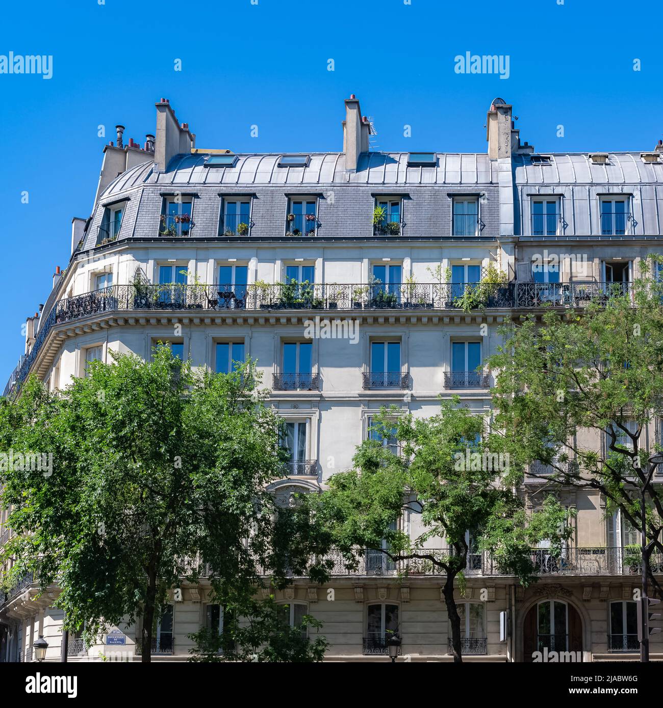Paris, typical facade boulevard Magenta, beautiful building, with old ...