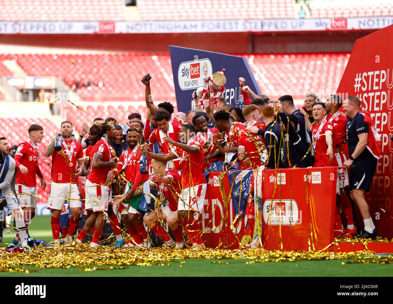Nottingham Forest players lift the trophy and celebrate promotion to ...