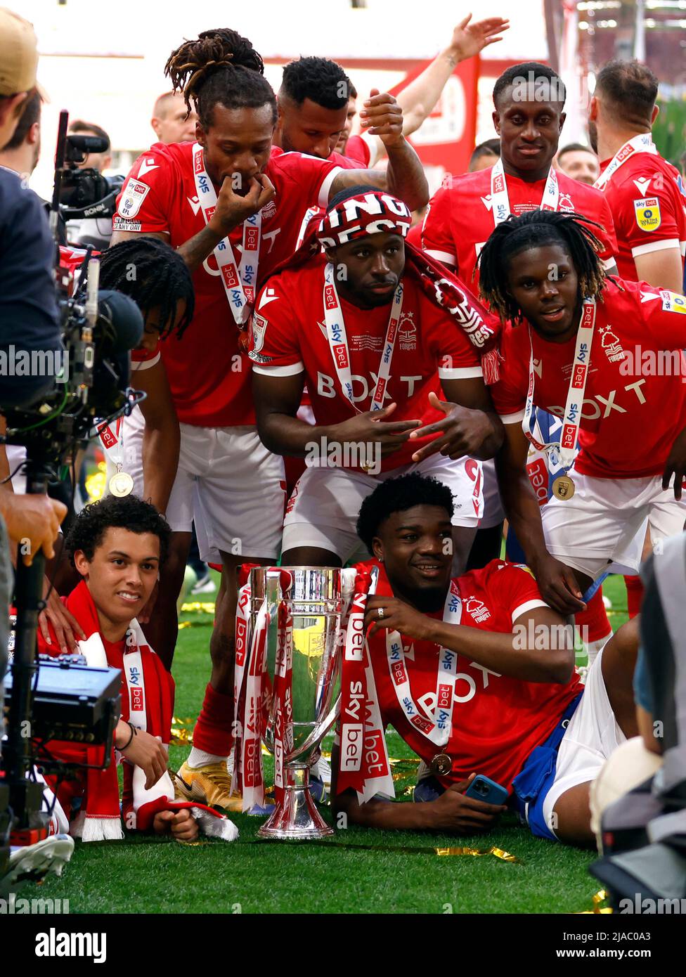 Nottingham Forest players celebrate promotion to the Premier League ...