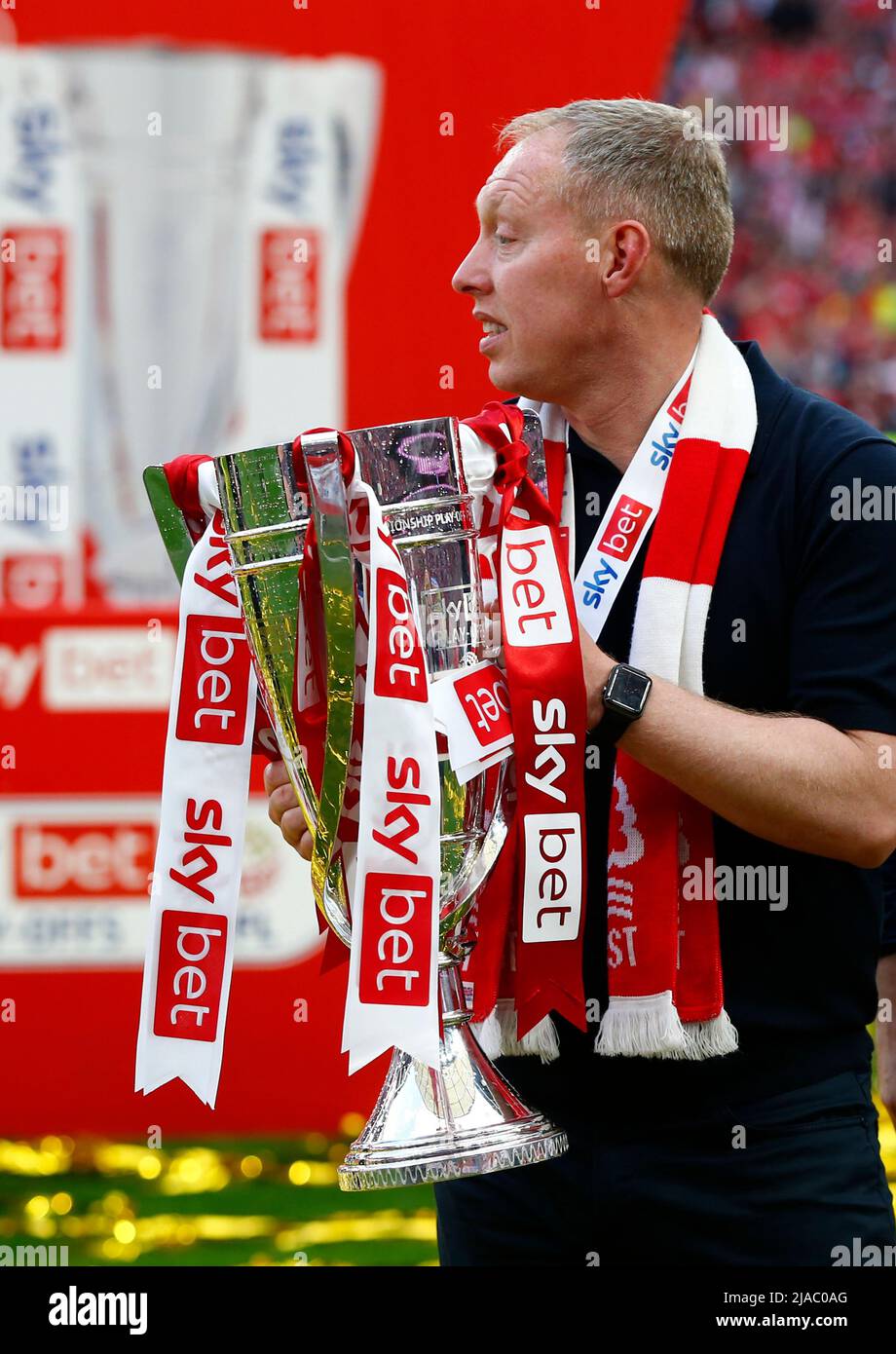 Nottingham forest trophy wembley hi-res stock photography and images ...