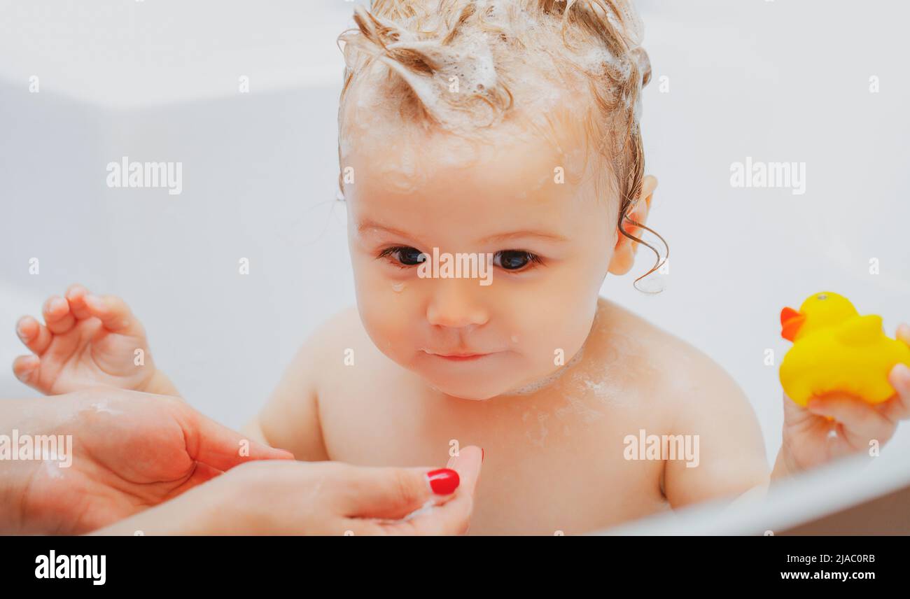 Baby showering hi-res stock photography and images - Alamy
