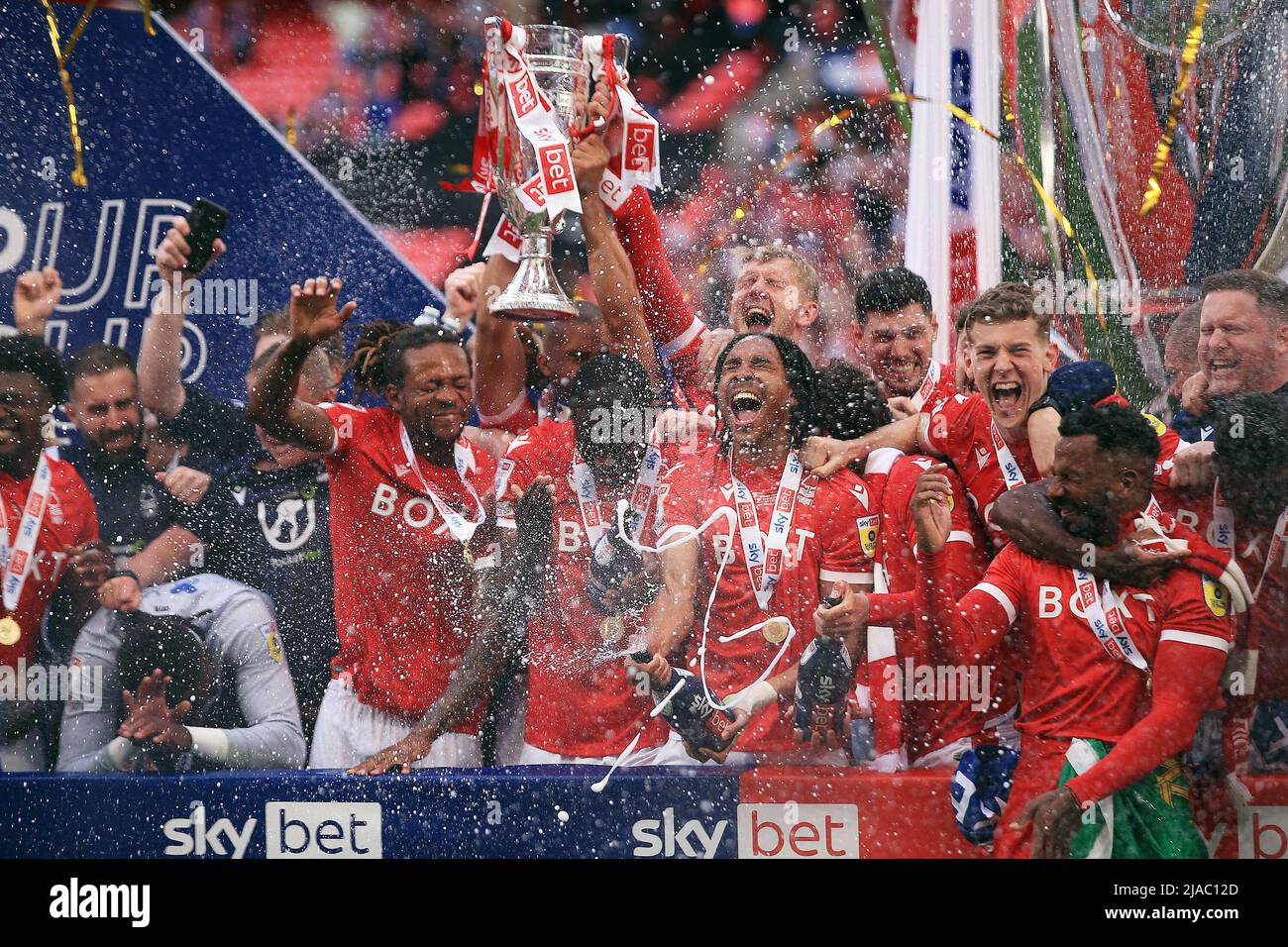 Nottingham forest trophy wembley hi-res stock photography and images ...