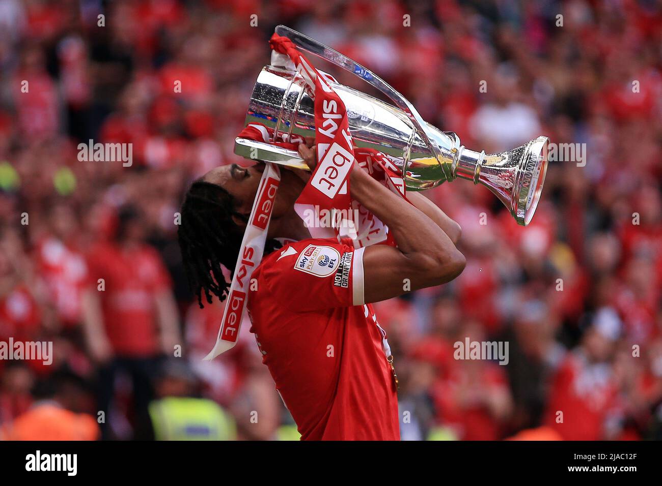 Nottingham forest trophy wembley hi-res stock photography and images ...