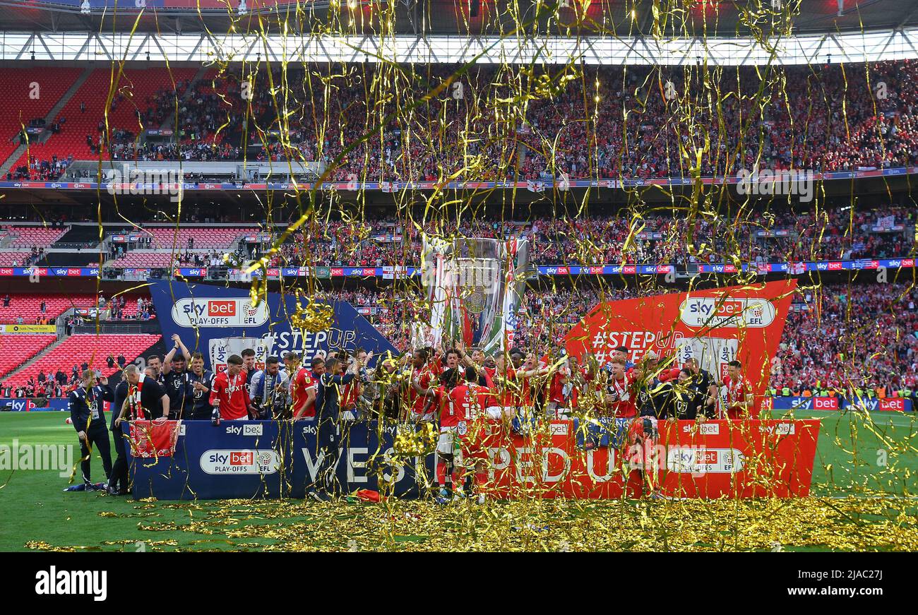 Nottingham forest trophy wembley hi-res stock photography and images ...