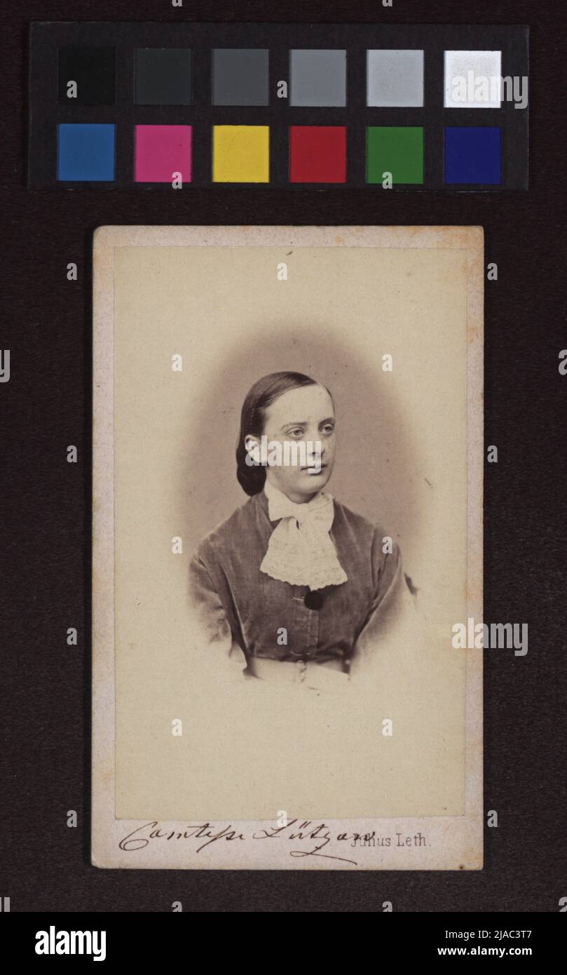Comtesse Lützow. Julius Leth (1829-1903), photo studio Stock Photo - Alamy