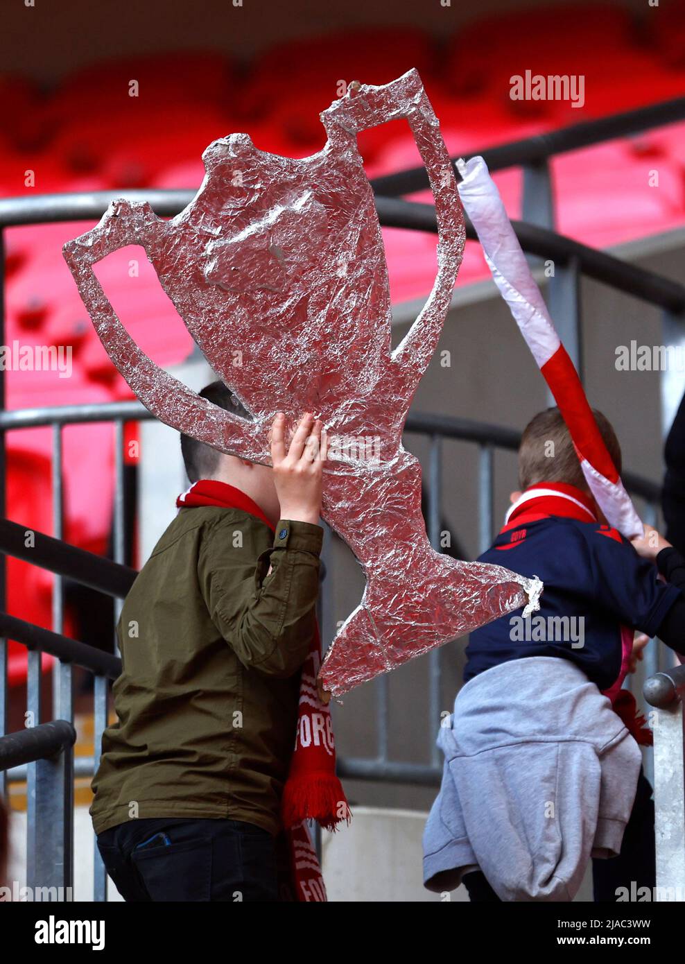 Nottingham forest play off final trophy hi-res stock photography and ...