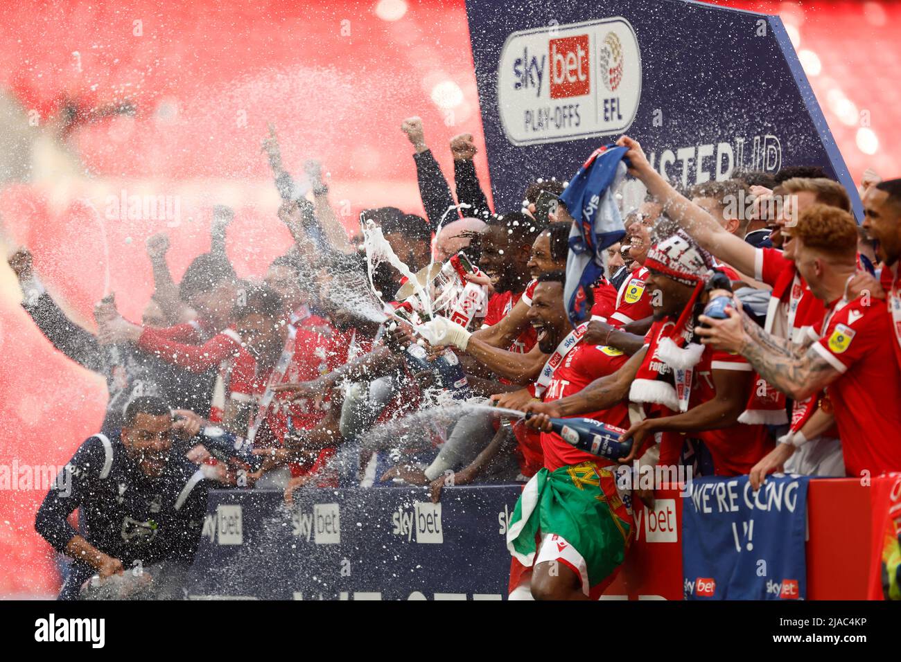 Nottingham Forest players lift the trophy and celebrate promotion to ...