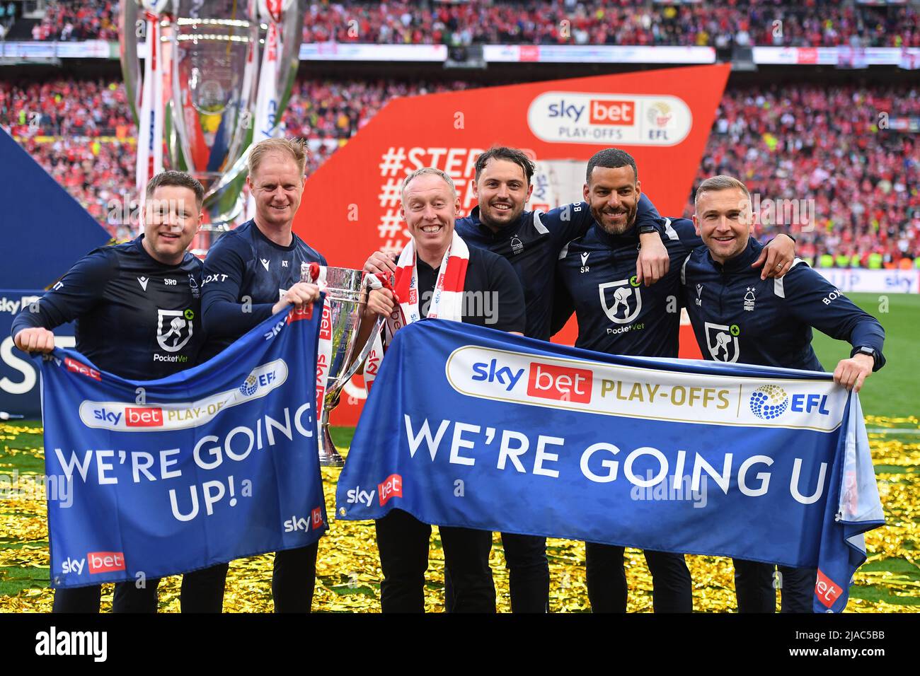 Nottingham forest management team hi-res stock photography and images ...