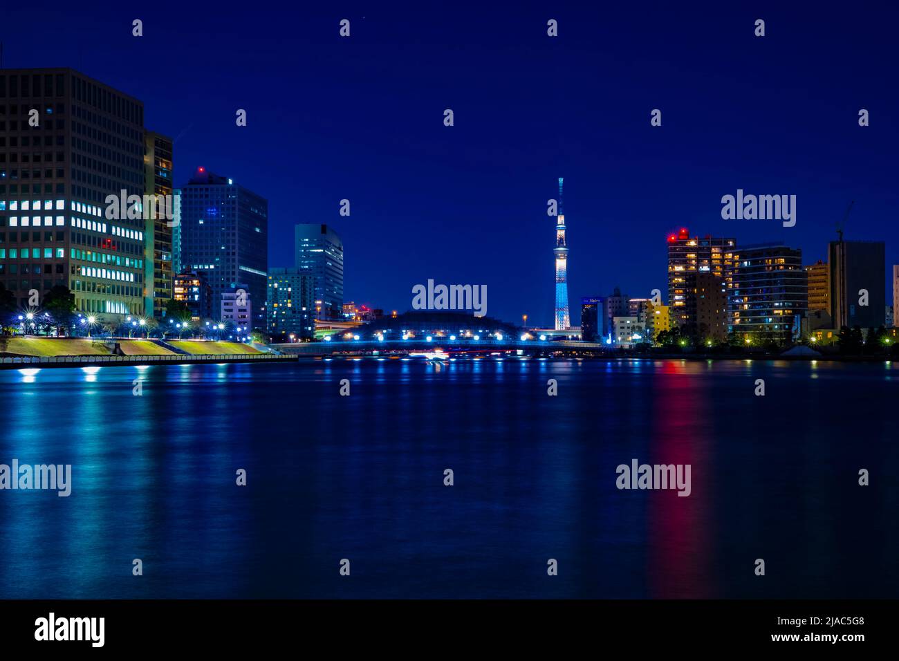 night timelapse at Sumida river in Tokyo Stock Photo - Alamy