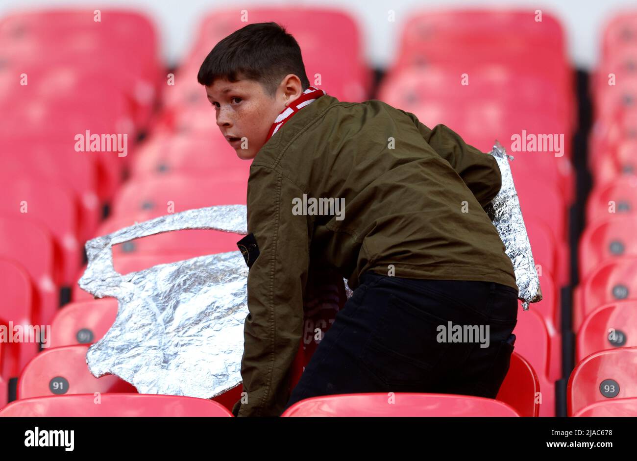 Tinfoil trophy hi-res stock photography and images - Alamy