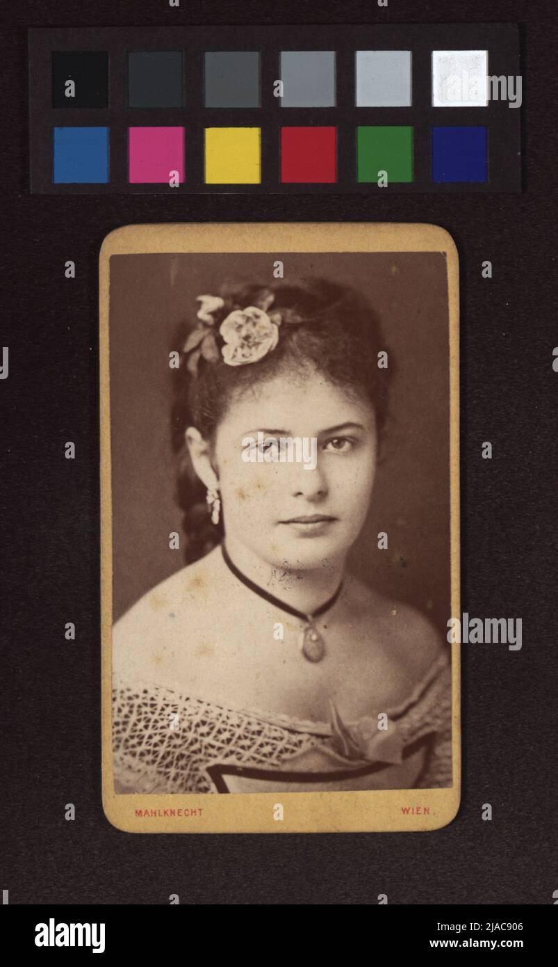 Woman art photographer works hi-res stock photography and images - Alamy