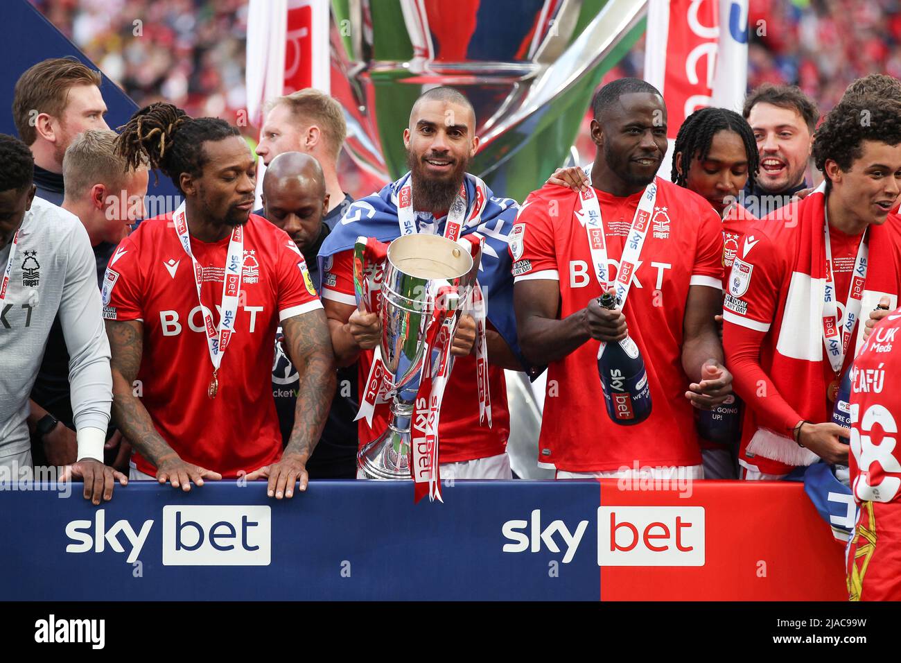 Nottingham forest trophy wembley hi-res stock photography and images ...