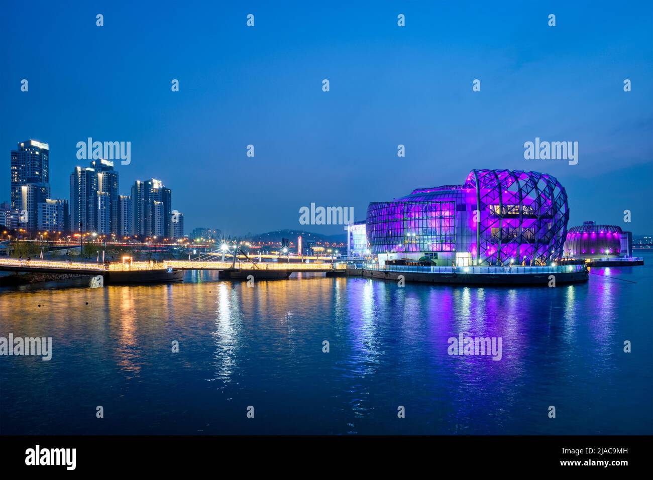 Some Sevit buildings on artificial floating islands located near the ...