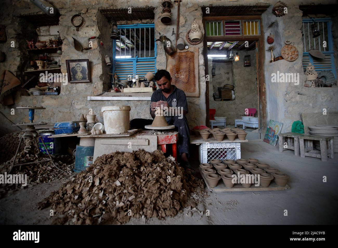 Aali pottery hi-res stock photography and images - Alamy