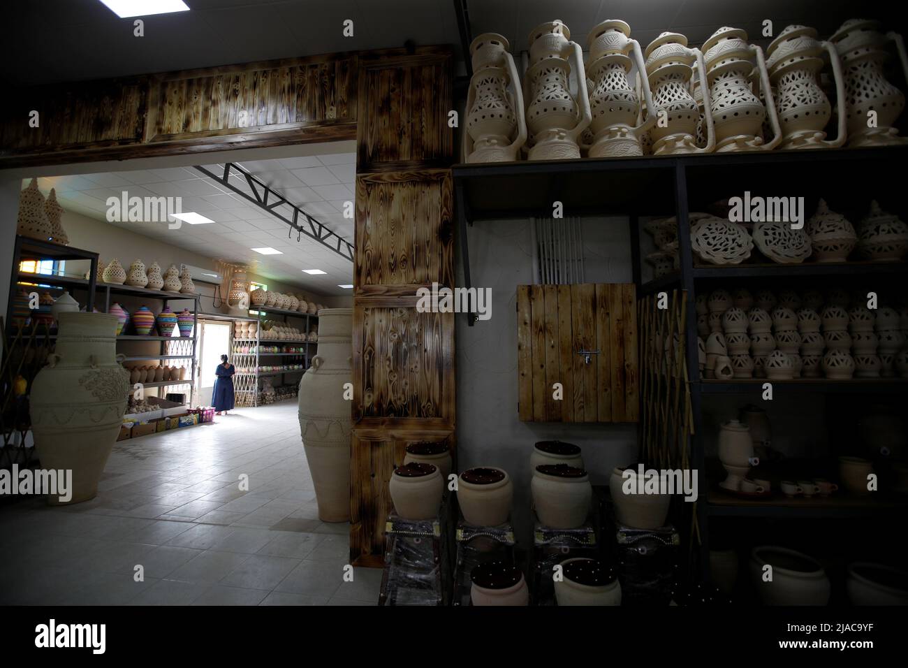 Aali pottery hi-res stock photography and images - Alamy