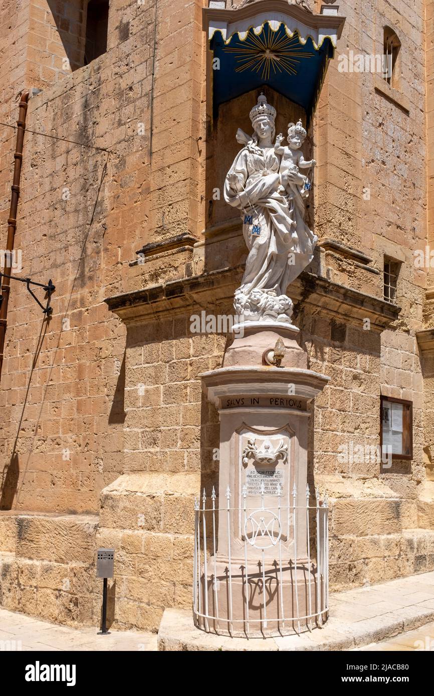 Niche statue hi-res stock photography and images - Alamy