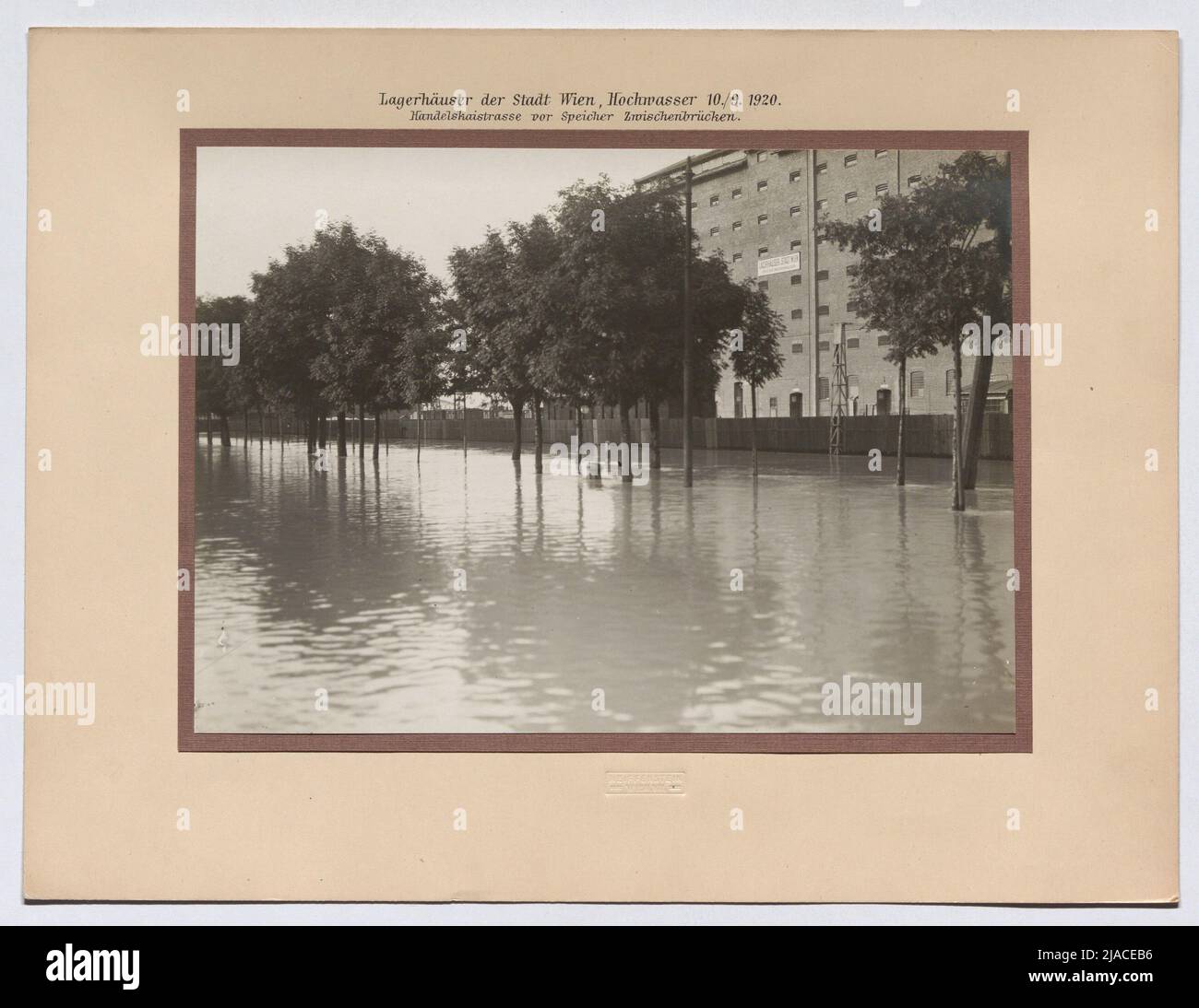 2nd, Handelskai, warehouses of the city of Vienna during the flood on ...