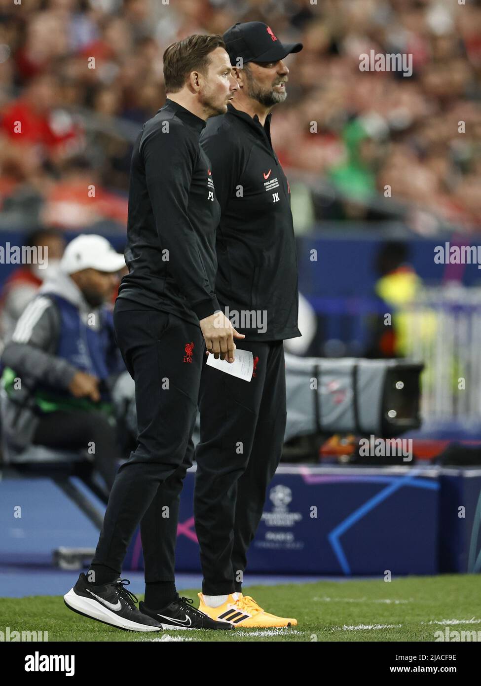 PARIS - (LR) Liverpool FC assistant coach Pepijn Lijnders, Liverpool FC ...