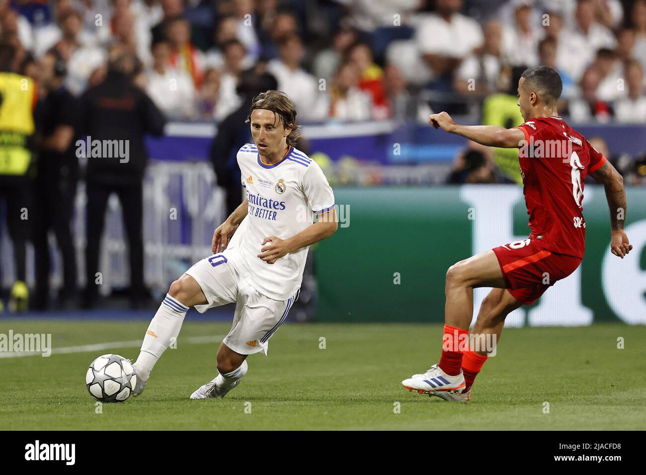 PARIS - (LR) Luka Modric of Real Madrid, Thiago Alcantara of Liverpool ...