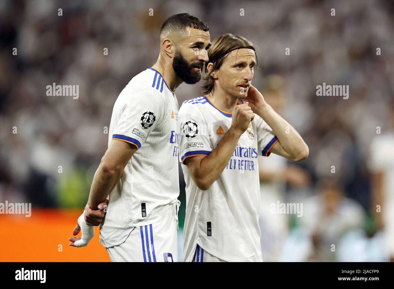PARIS - (LR) Karim Benzema of Real Madrid, Luka Modric of Real Madrid ...
