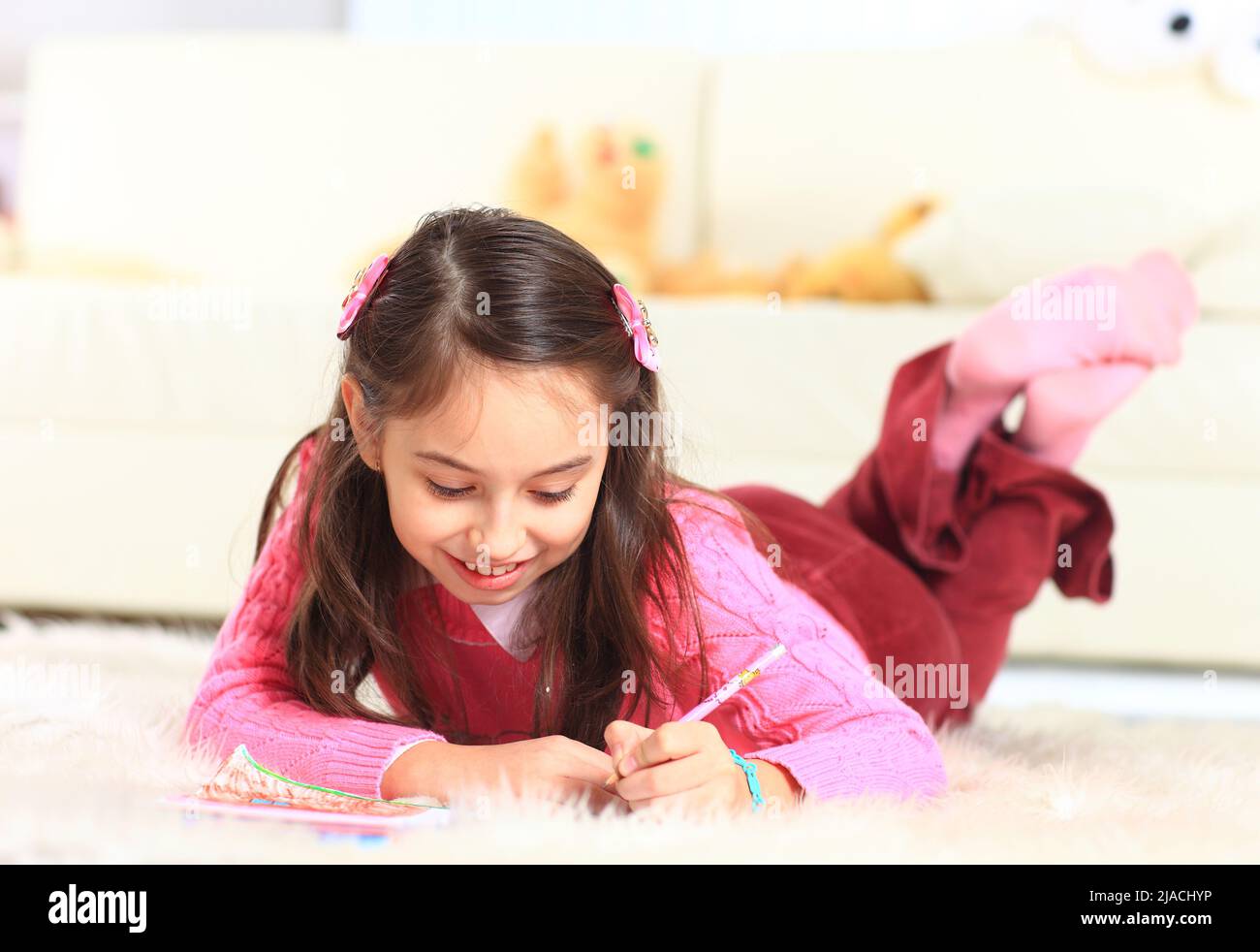 Beautiful girl draws Stock Photo - Alamy