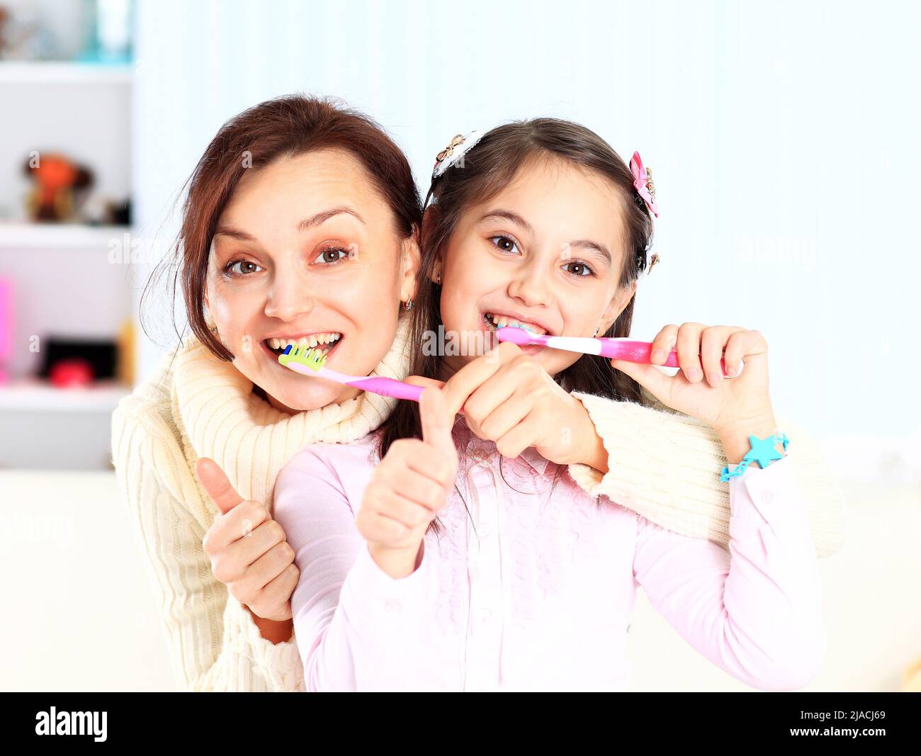 Mother and daughter brush their teeth Stock Photo - Alamy