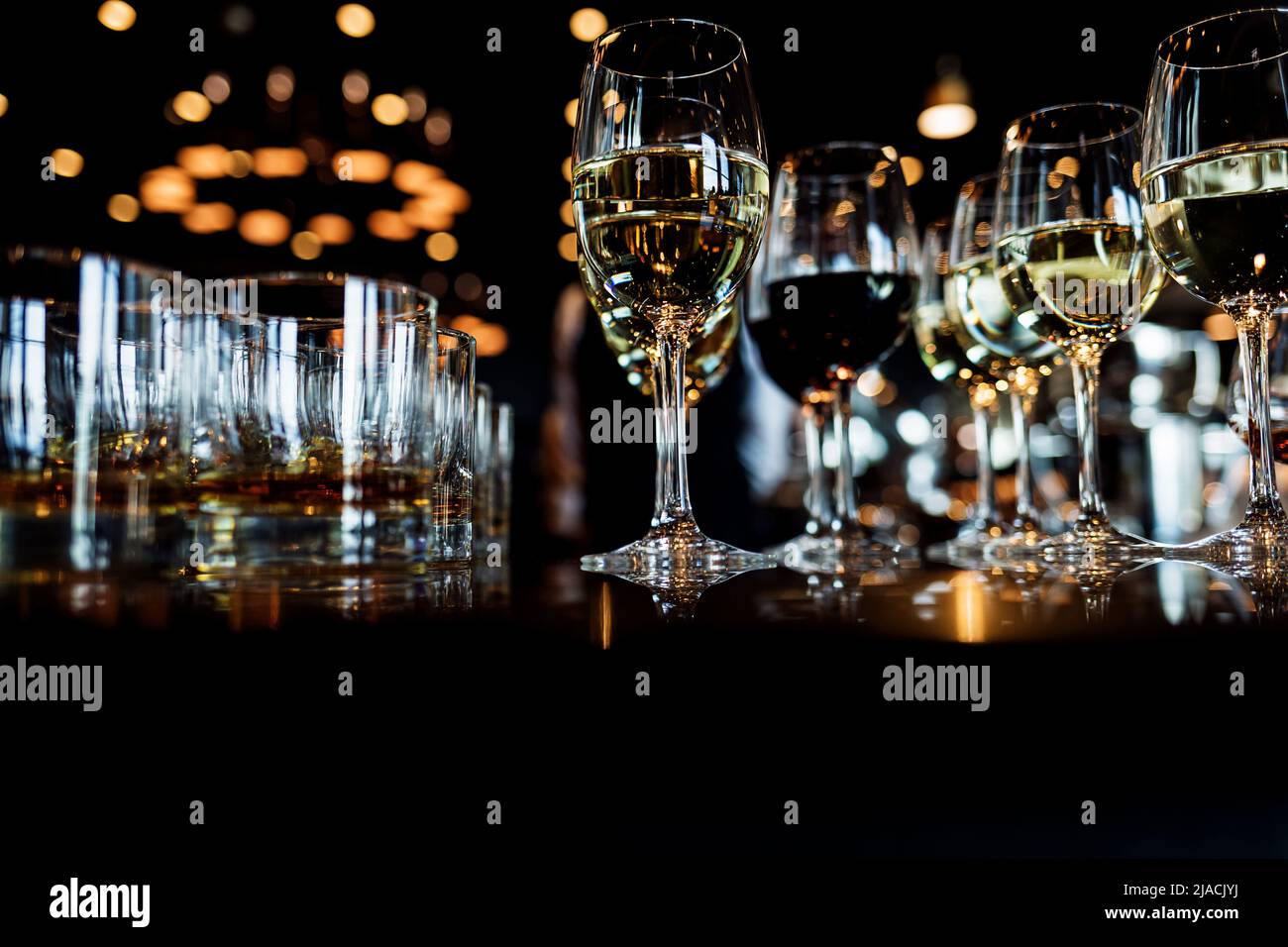 Pub and lots of drinks and table hi-res stock photography and images ...