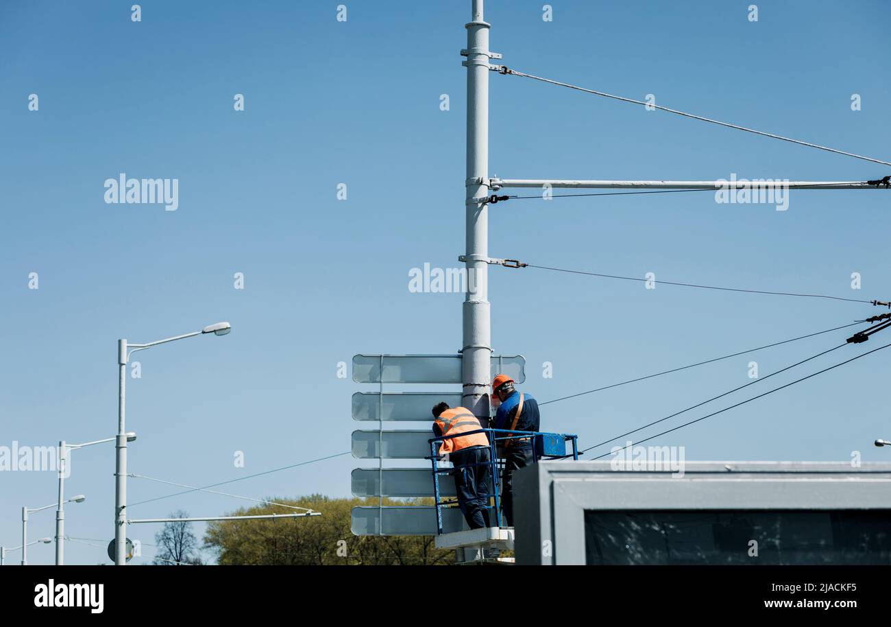 Lifting cradle hi-res stock photography and images - Alamy