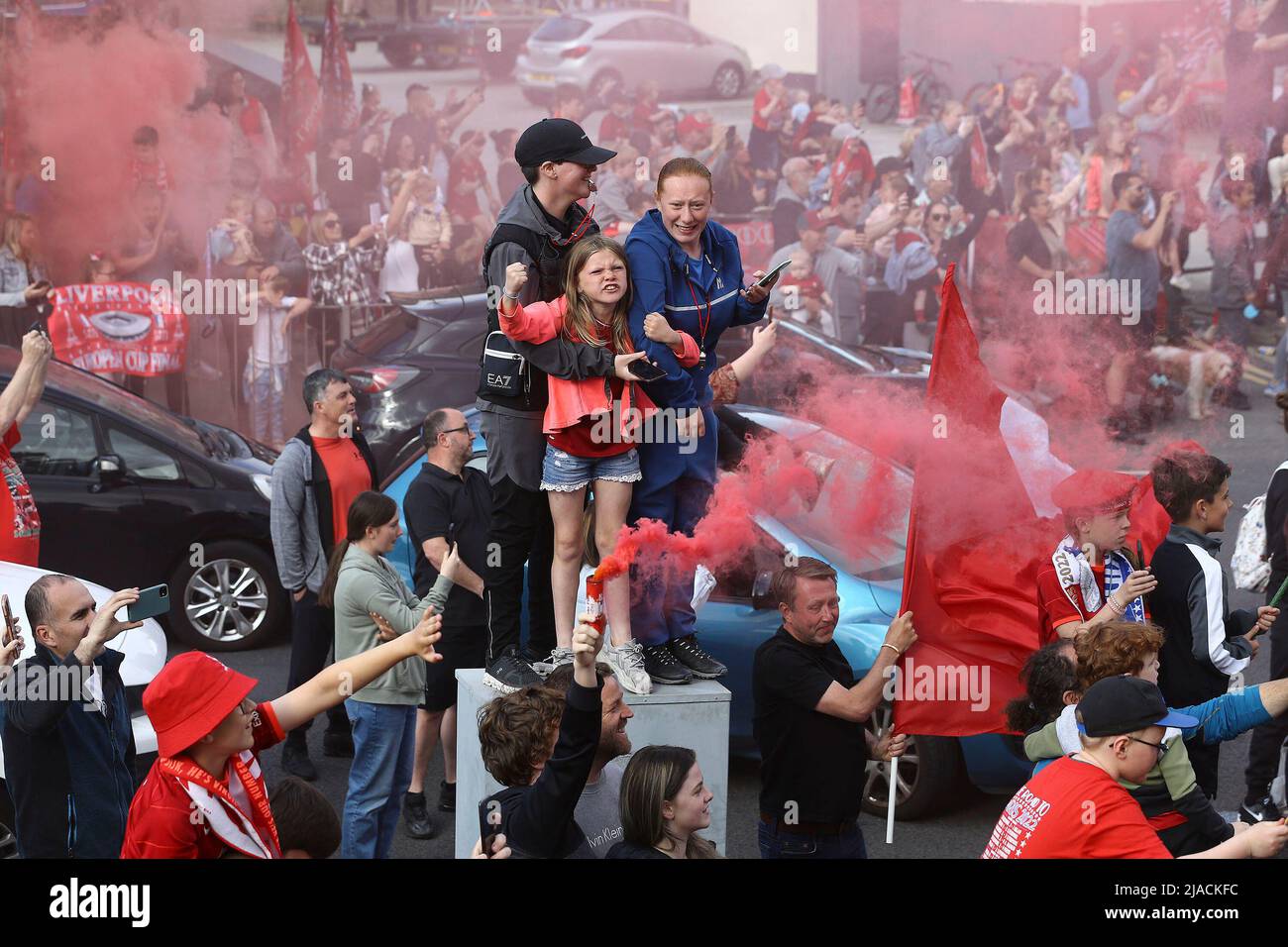 Liverpool, UK. 29th May, 2022. Liverpool fans waiting for the team bus ...