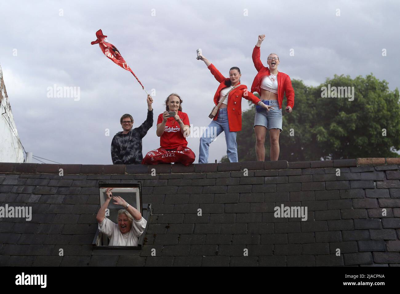 Liverpool, UK. 29th May, 2022. Liverpool fans on a roof watching the ...