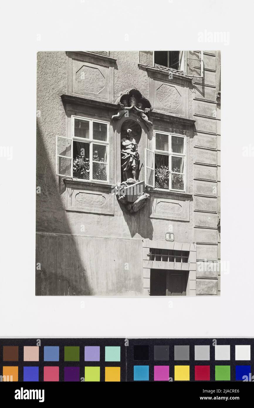 1st, Petersplatz 6 - Peterspfarrhof - FachaDendail - Statue of Saints ...