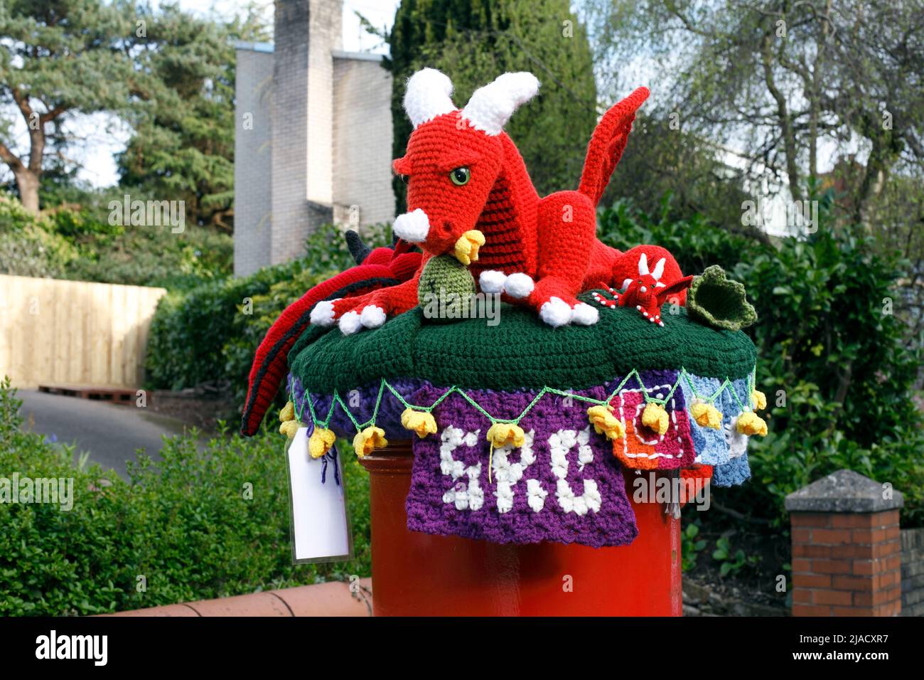 Welsh dragons and daffodils as a knitted crafted woollen postbox topper ...
