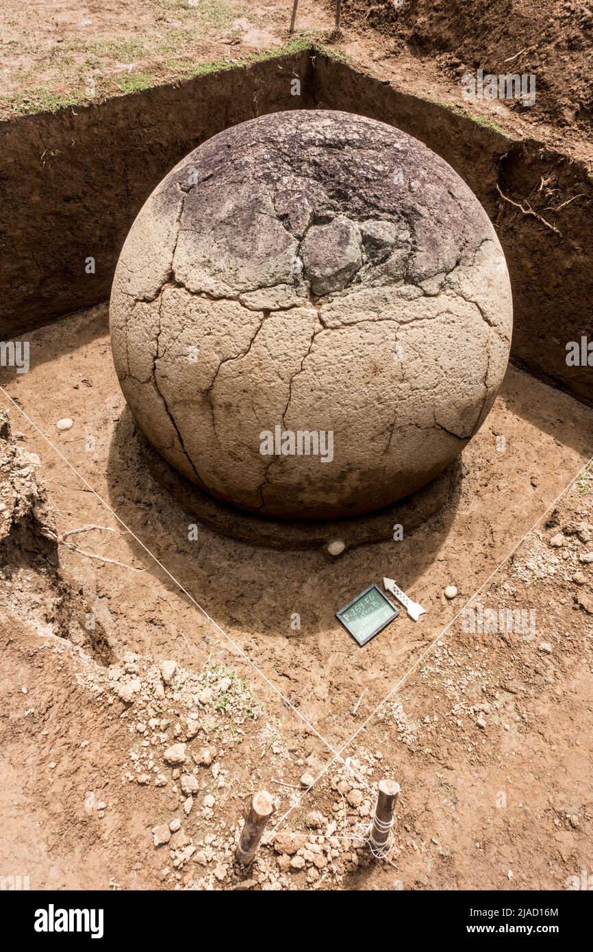 Pre columbian stone sphere hi-res stock photography and images - Alamy