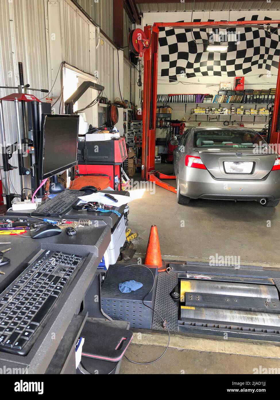 Inside a auto / car repair garage Stock Photo - Alamy