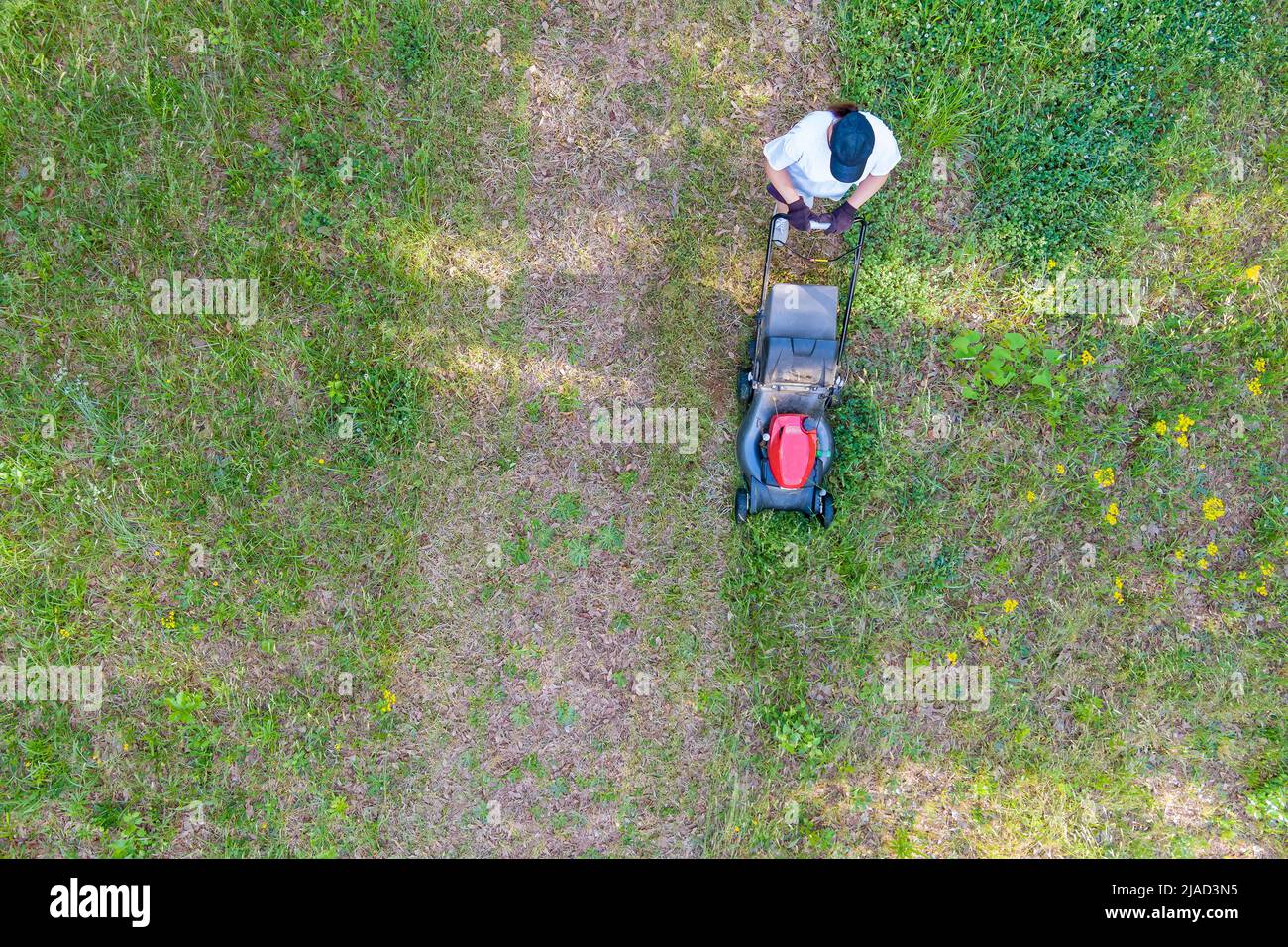 Aerial lawn mower hi-res stock photography and images - Alamy