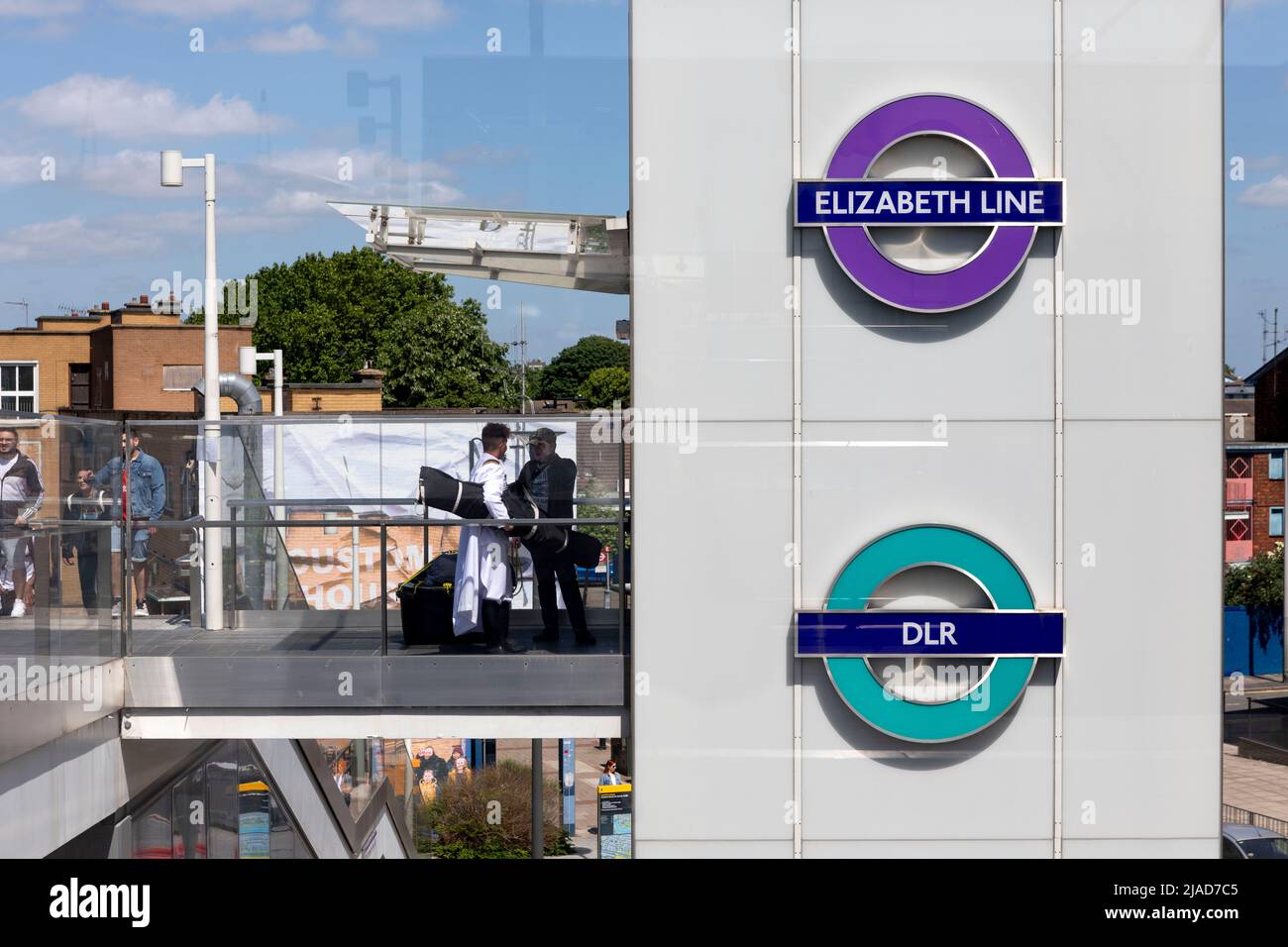 Elizabeth line station hi-res stock photography and images - Alamy
