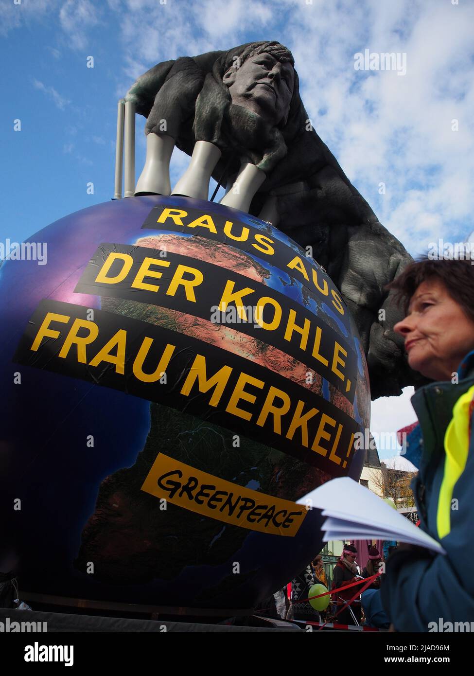 "Out of the coal, Mrs. Merkel" balloon by Greenpeace. With the motto ...