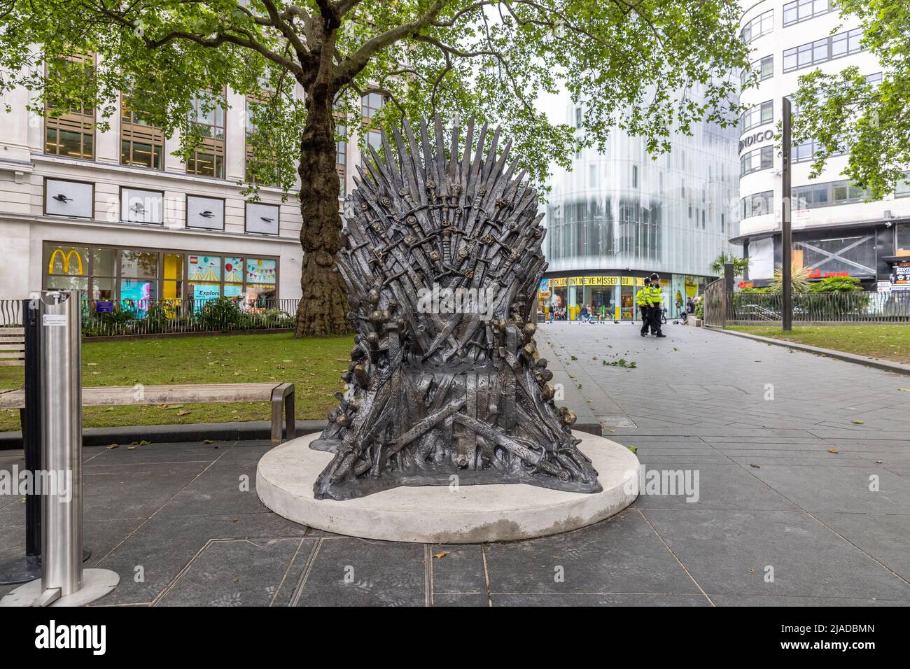 The iron throne statue hi-res stock photography and images - Alamy