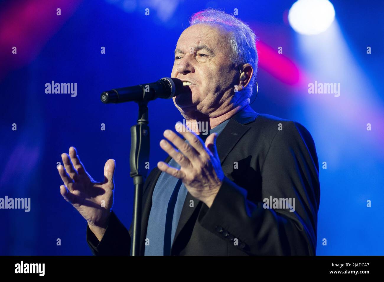 Singer victor manuel dutante hi-res stock photography and images - Alamy
