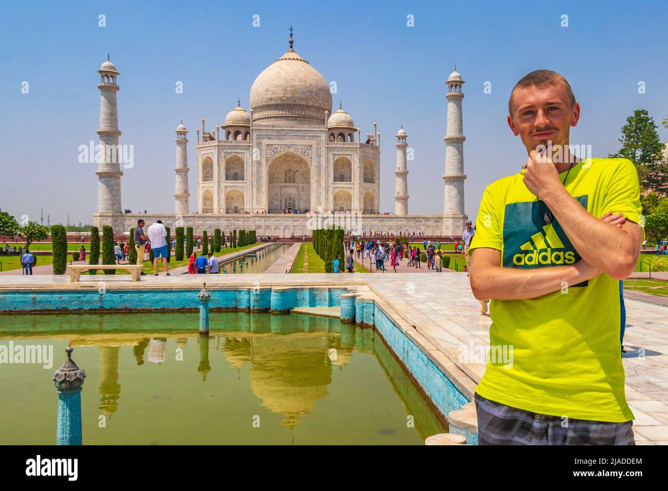 Tourist posing in front of taj mahal hi-res stock photography and ...