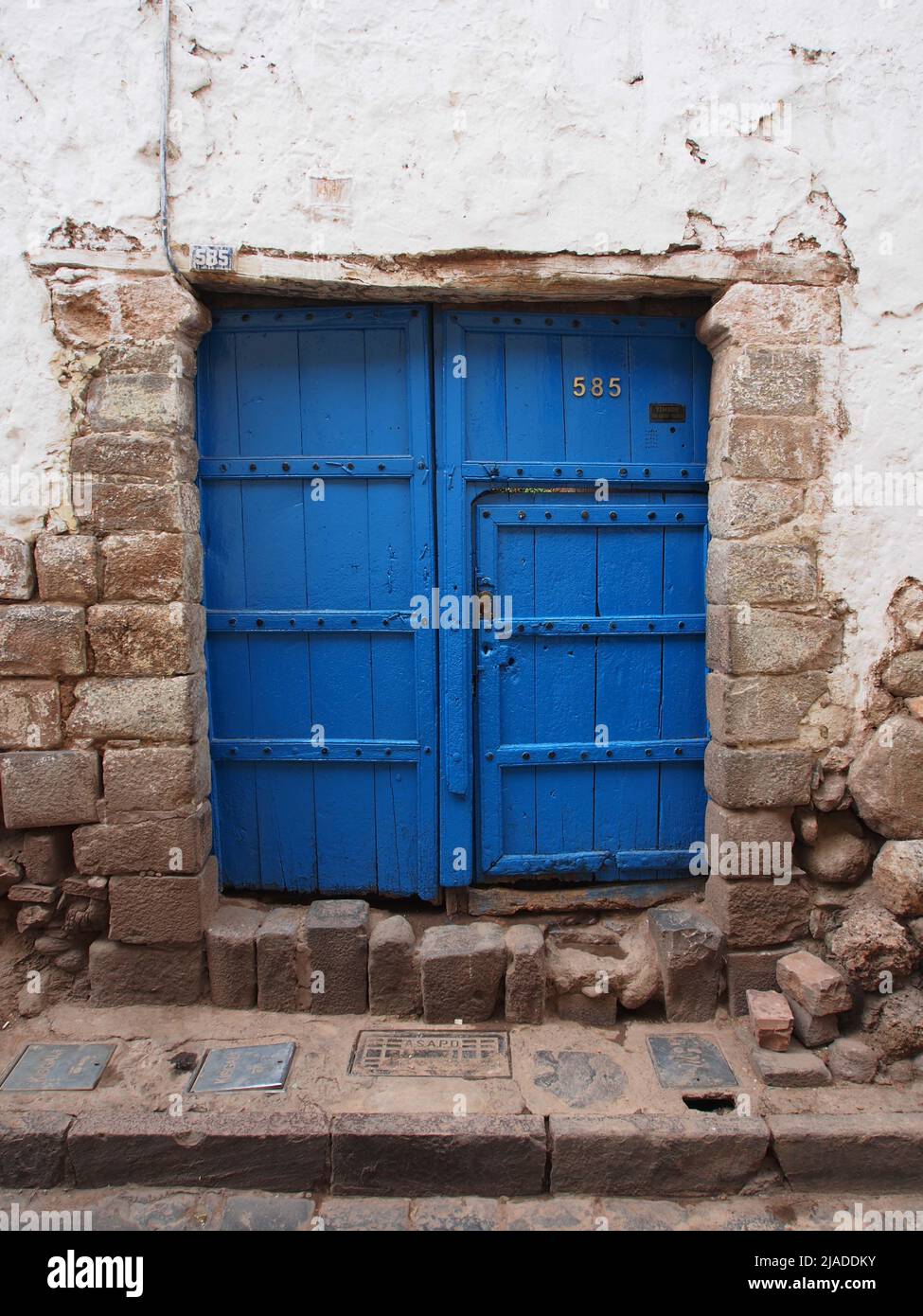 Old Cusco colonial style stone gate and doorway Stock Photo - Alamy