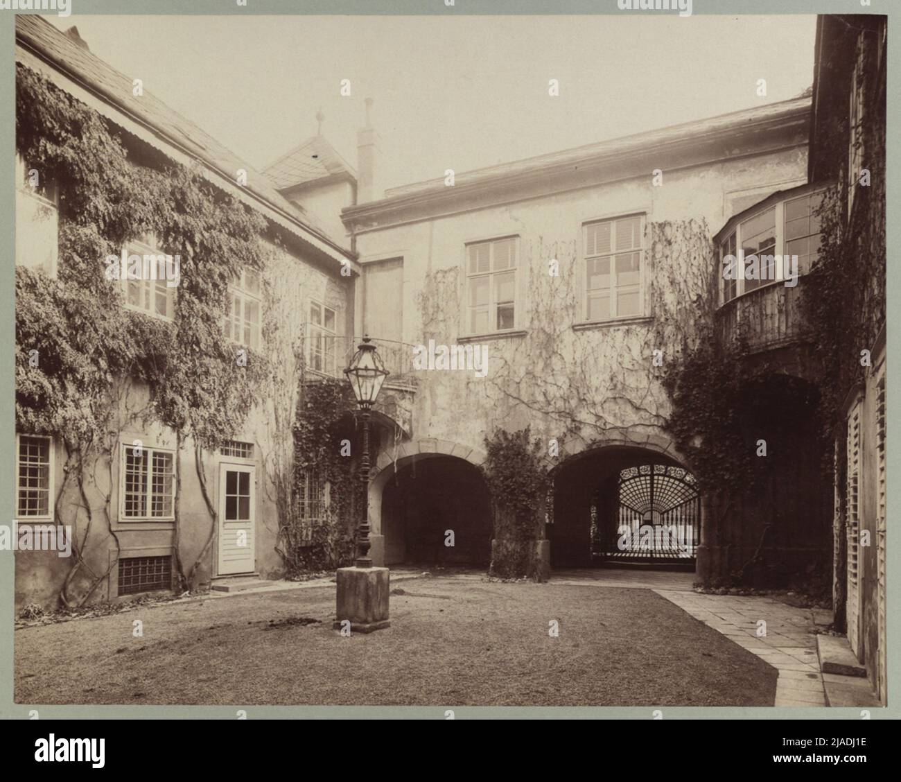 19th, Döblinger Hauptstraße 94 - Residential and death building by ...