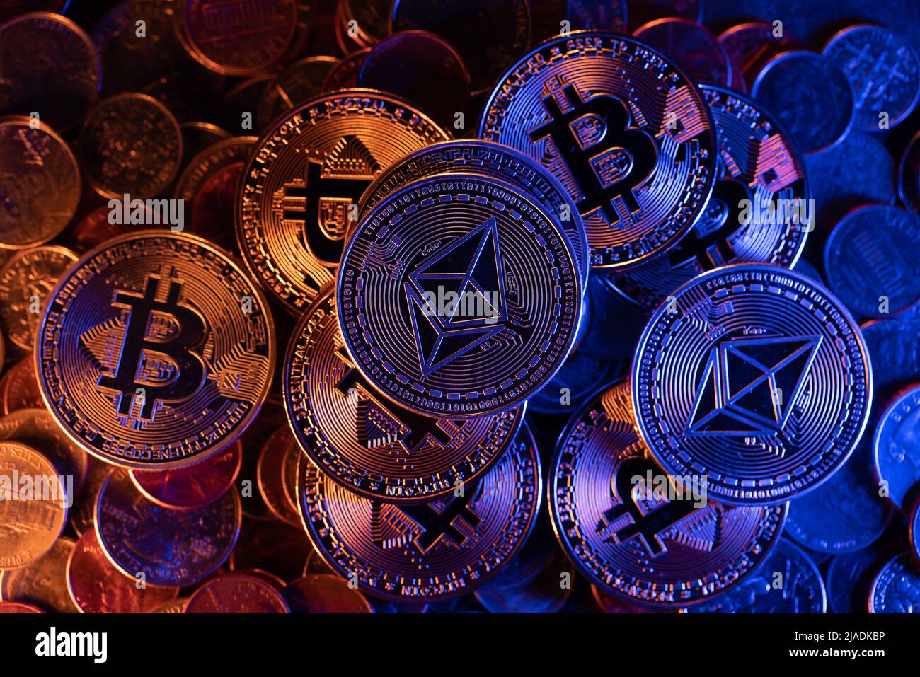 Rotating gold bitcoin coins hi-res stock photography and images - Alamy