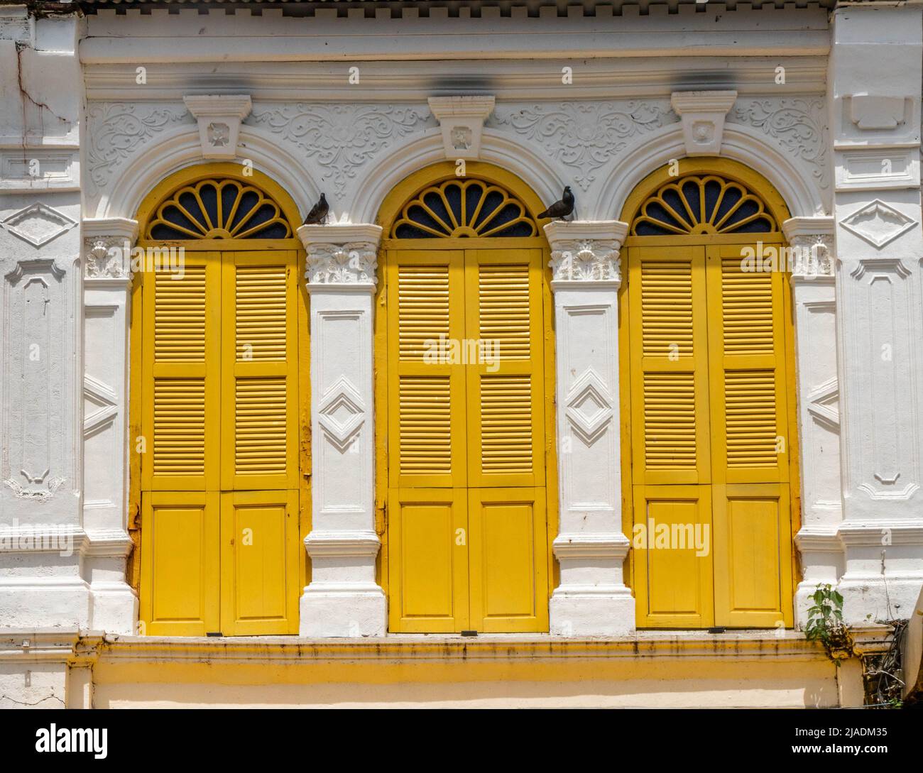 Portuguese windows hi-res stock photography and images - Alamy