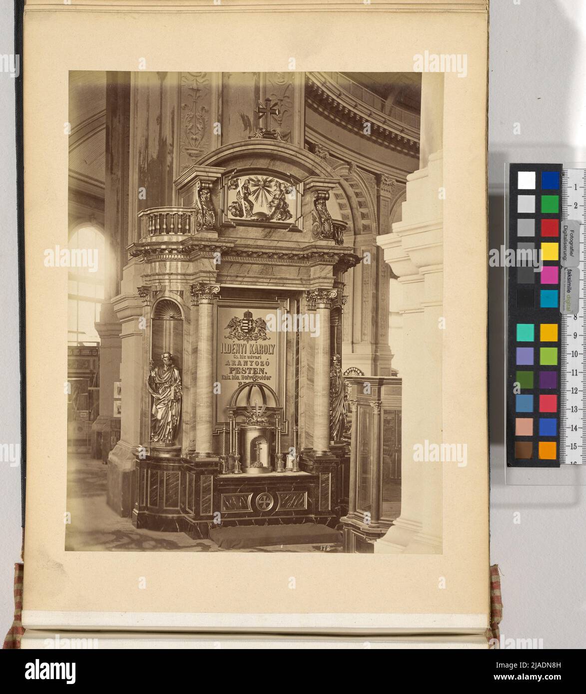 Renaissance altar hi-res stock photography and images - Alamy