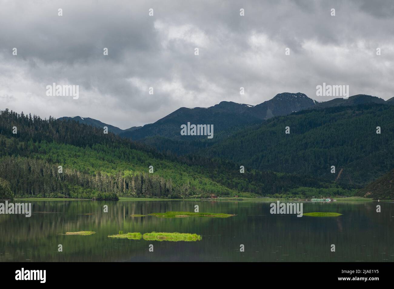 Shangri LA, USA. 30th May, 2022. Photo shows the Shudu Lake at Potatso ...