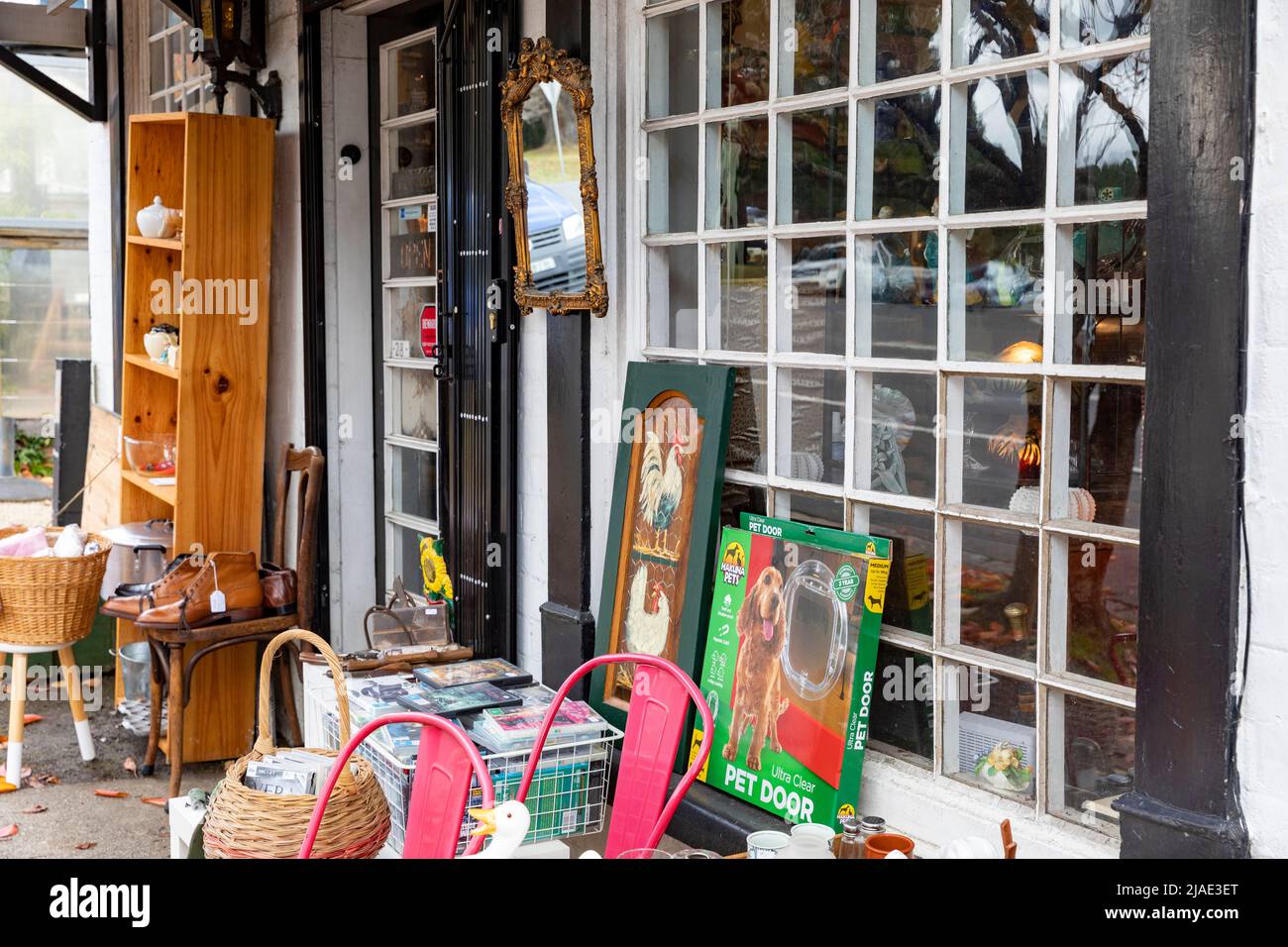 Small secondhand goods store in Mount Victoria village in the Blue ...