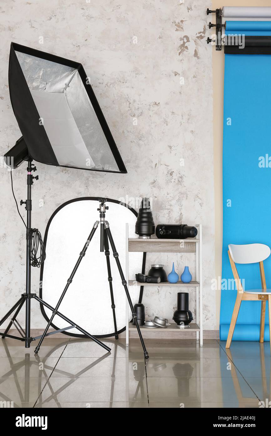 Lighting equipment and cyclorama in modern photo studio Stock Photo - Alamy