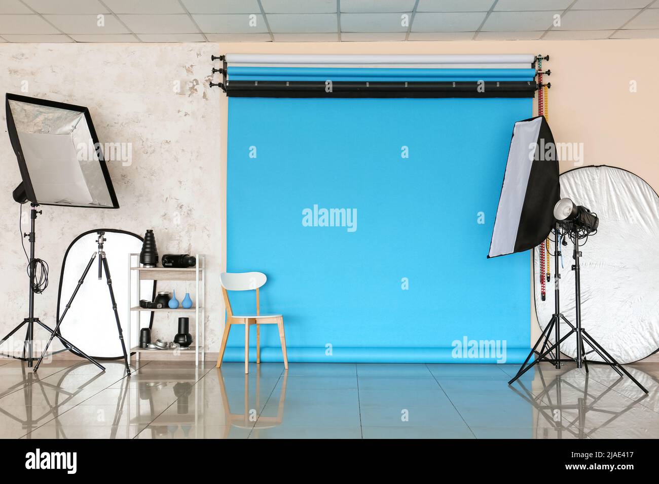 Lighting equipment and cyclorama in modern photo studio Stock Photo - Alamy