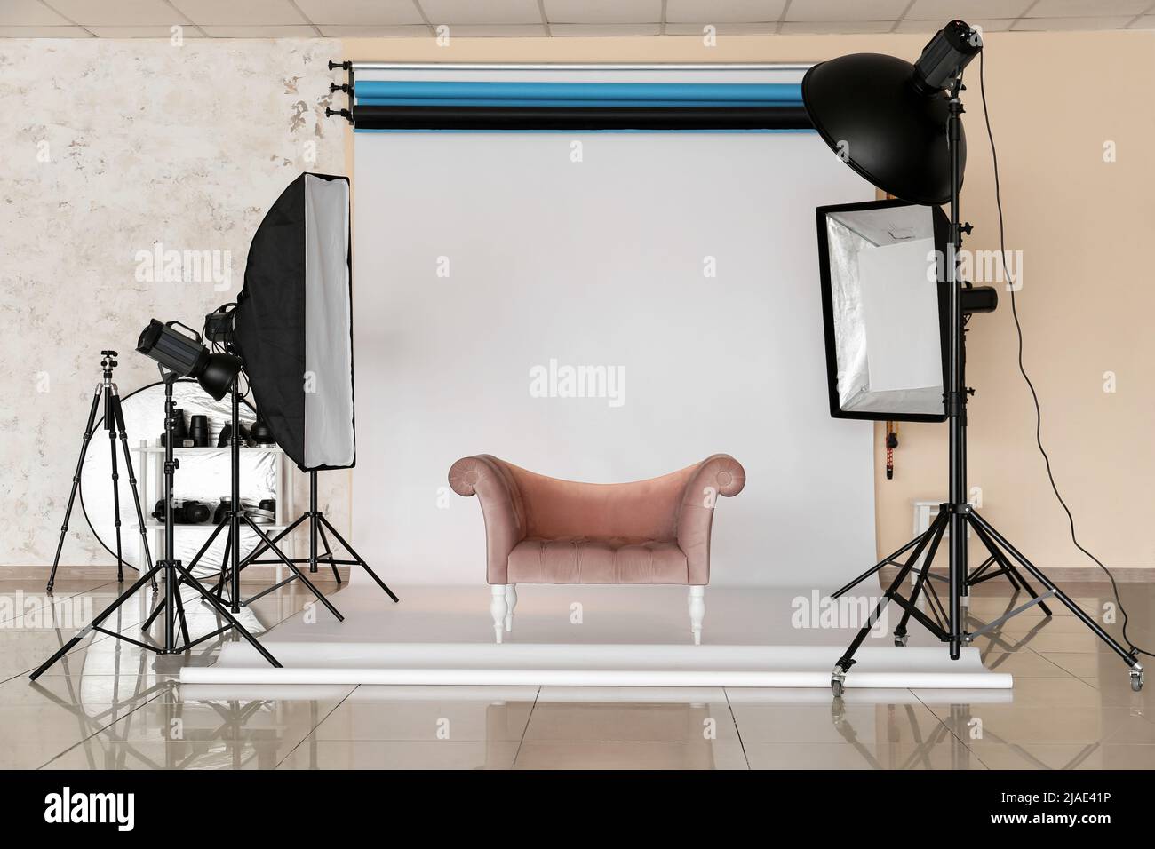 White cyclorama shoot hi-res stock photography and images - Alamy